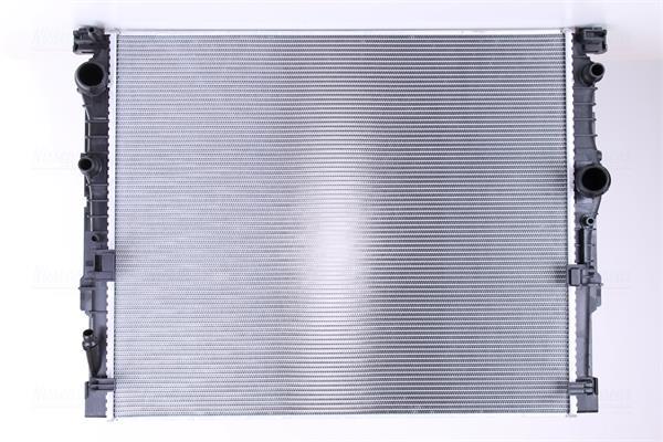 Radiateur moteur NISSENS 606236 au meilleur prix - Oscaro