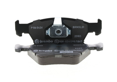 Jeu de 4 plaquettes de frein BREMBO P 06 043X au meilleur prix - Oscaro